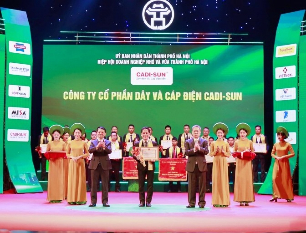 CADI-SUN nhận bằng khen tại Lễ tôn vinh doanh nhân, doanh nghiệp Thăng ...