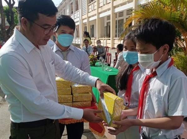 Đoàn TN Thủy điện An Khê - Ka Nak với chương trình ‘Cắp sách đến trường ...